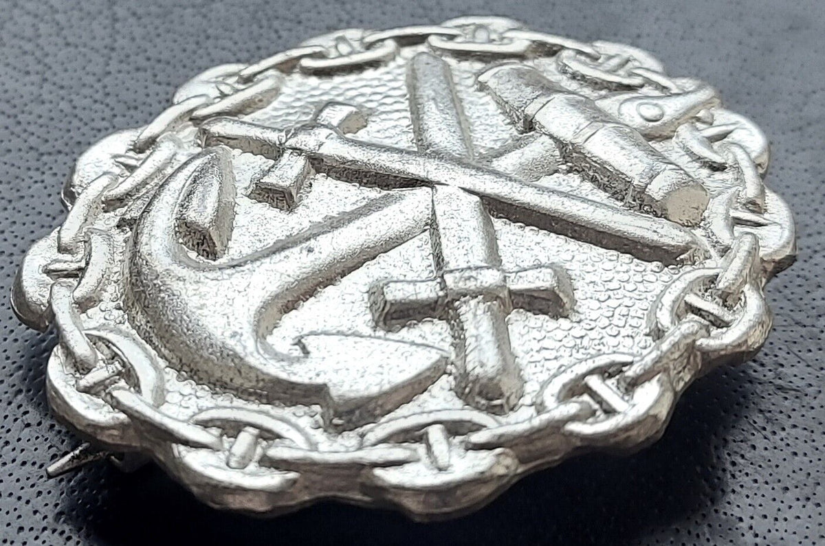 11576 German post WW2 made WW1 Naval Wound Badge Silver Verwundetena ...