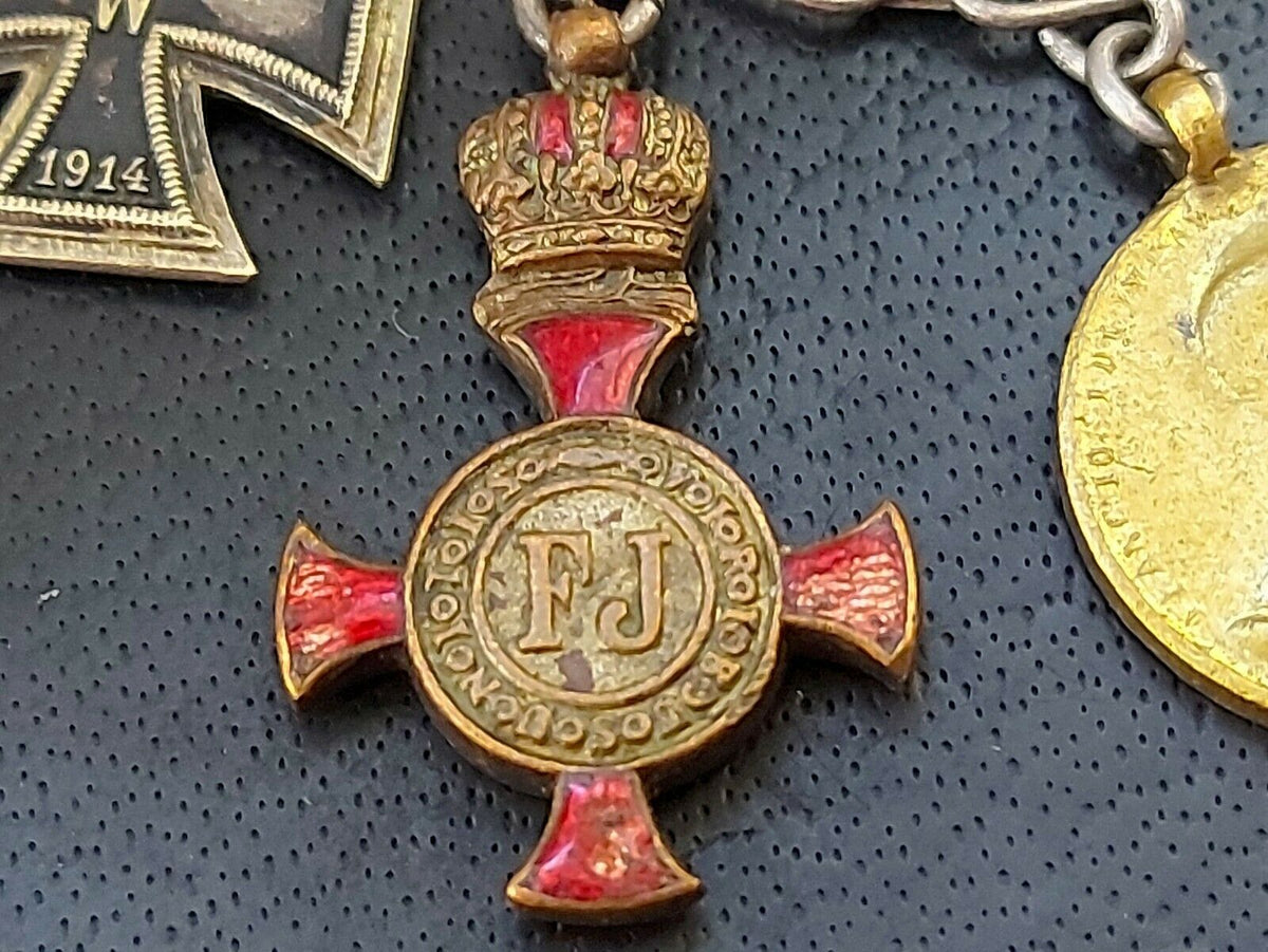 10579 German Austro-Hungarian WW1 miniatures chain Cross of Merit Ir ...
