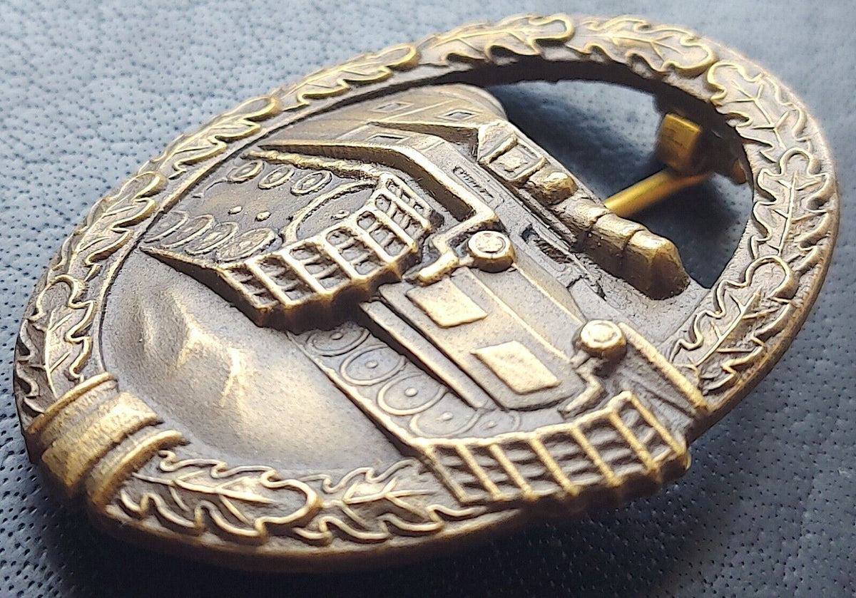11566 German post WW2 1957 pattern Army / Heer Panzer Badge in Bronz ...